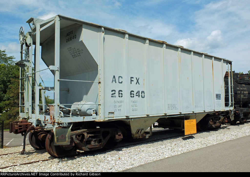 USLX 26640 Covered Hopper